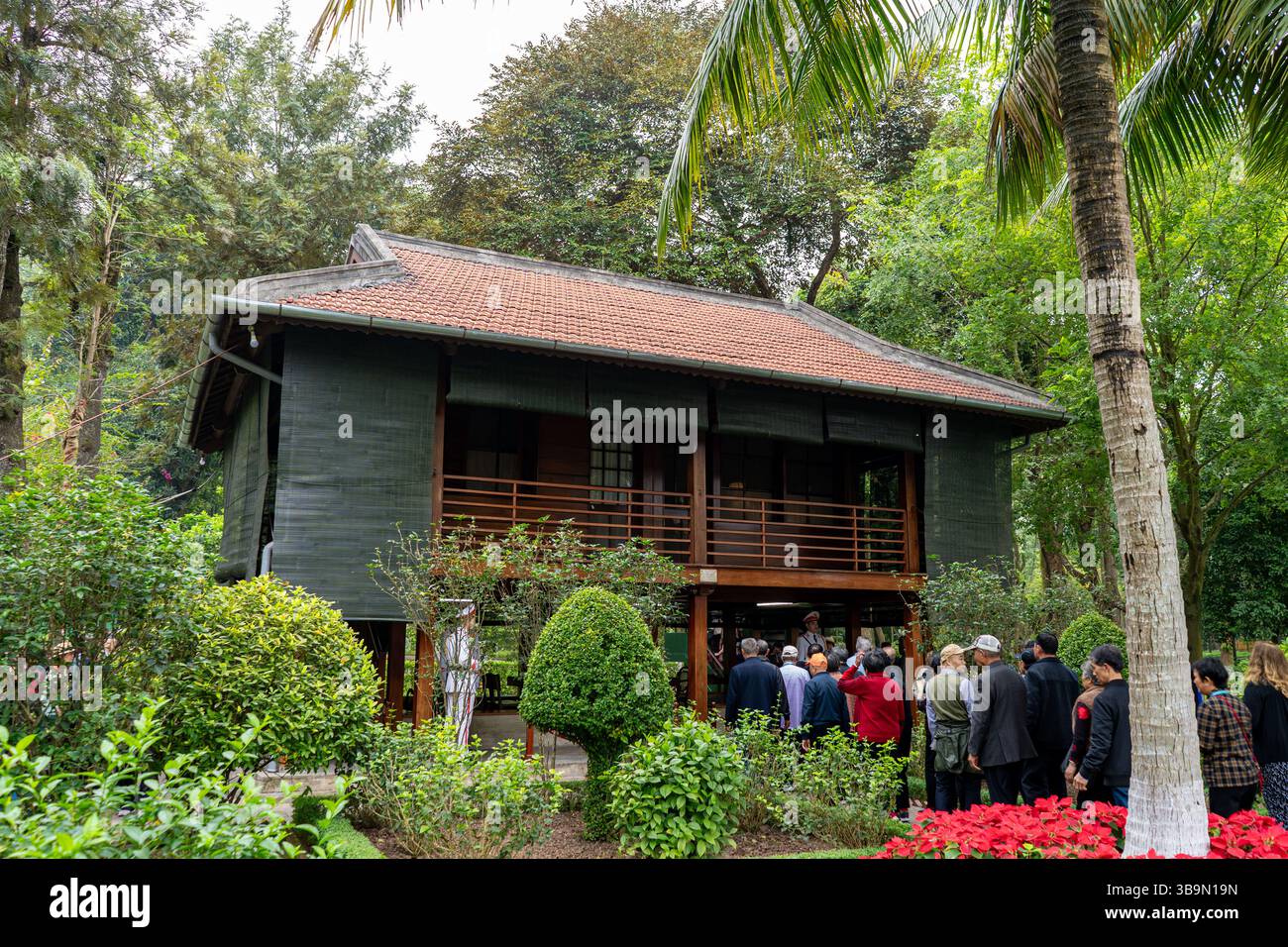Traditional vietnamese house nestled hi-res stock photography and ...