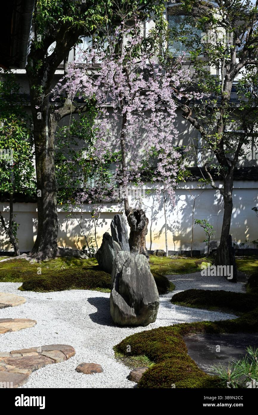 Mirei Shigemori Garden Museum, the Shigemori Residence is a traditional ...
