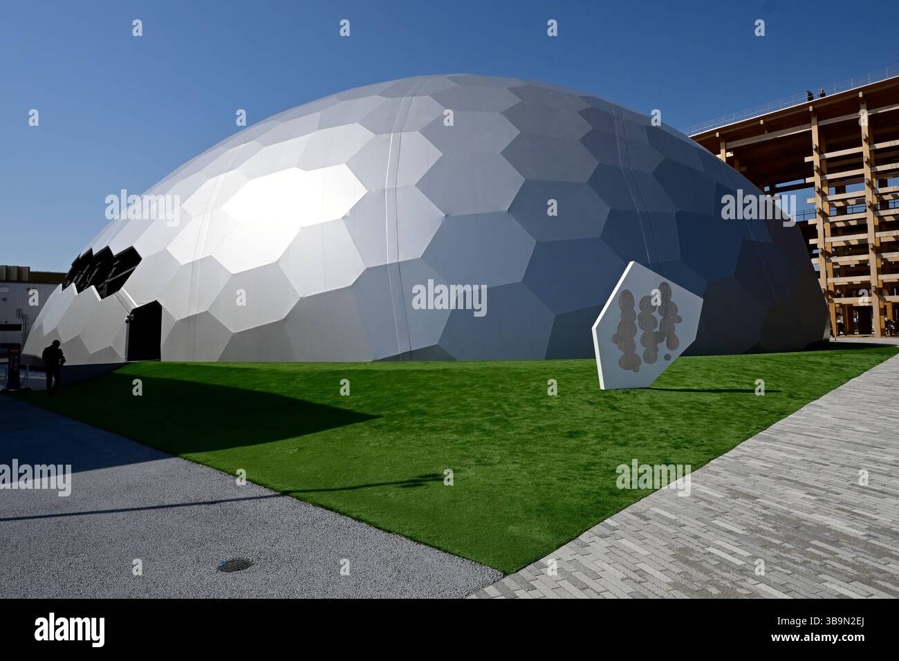 Blue Ocean Dome pavilion by the japanese architect Shigeru Ban at Osaka ...