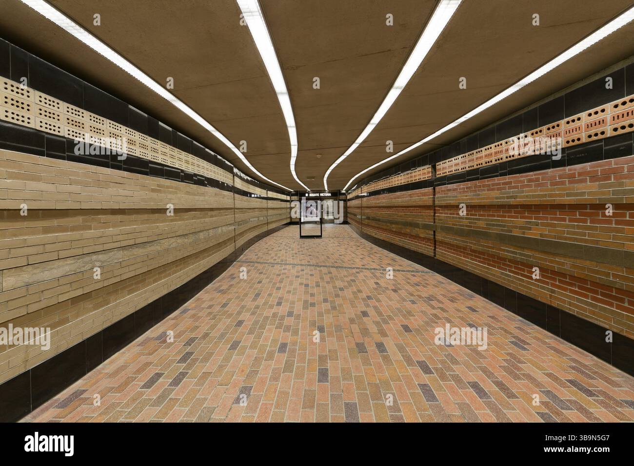 City, underground walkway connection, Montreal, Province of Quebec ...