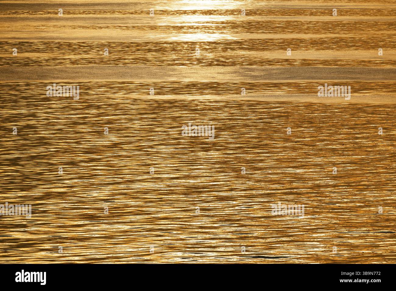 Sun beams on surface water hi-res stock photography and images - Alamy
