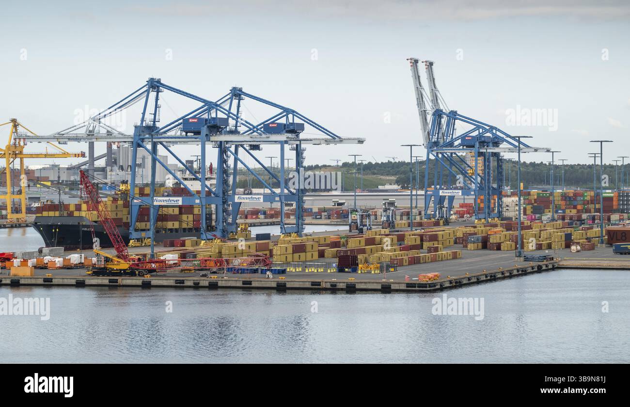 Cranes, harbour facility, container loading, Helsinki, Finland, Europe ...