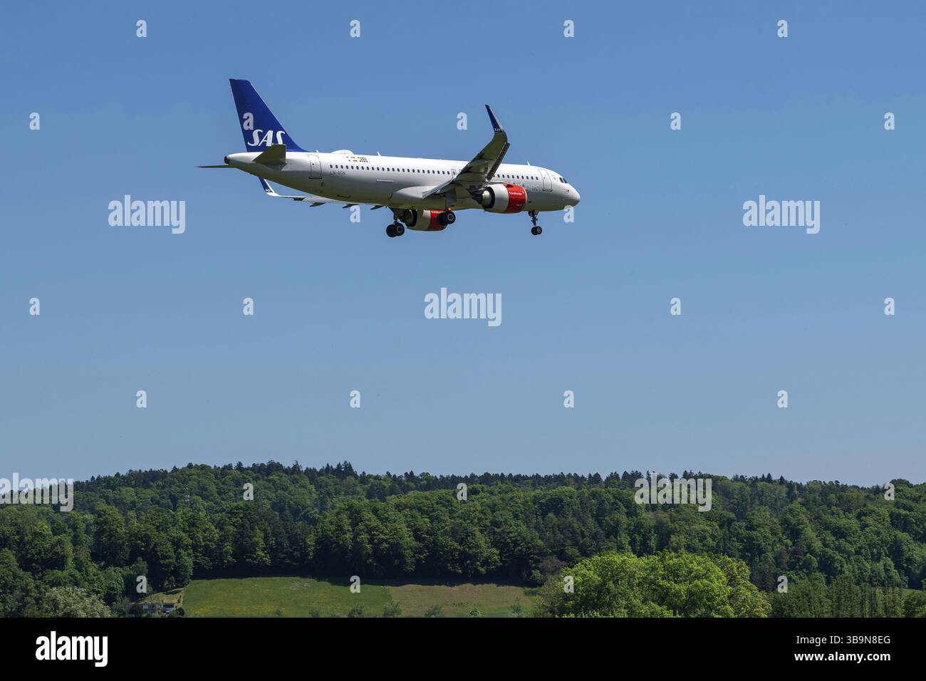 Aircraft SAS Scandinavian Airlines, LN-RGN, Airbus A320neo Stock Photo ...