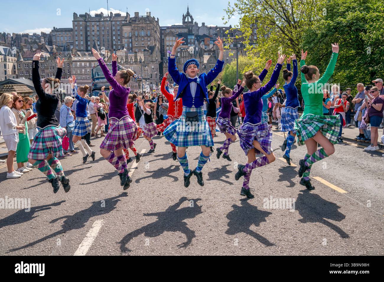 Over 1,600 participants take part in the first ever Edinburgh Tartan ...