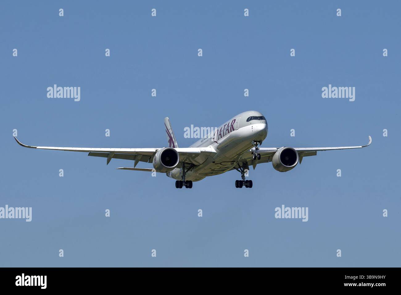 Airbus a350 airliner landing in hi-res stock photography and images - Alamy