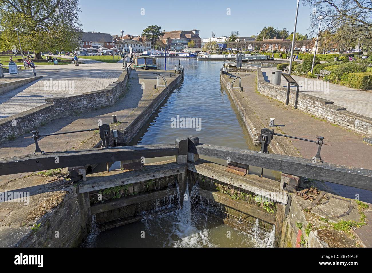 Lock, harbour basin, canal, Stratford-upon-Avon, Warwickshire, England ...