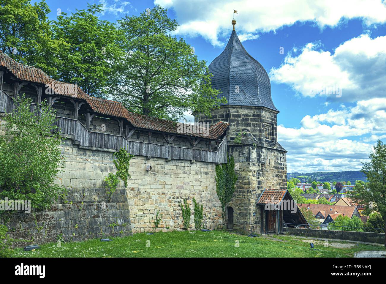 Historic town wall with battlements and witches' tower in Kronach ...