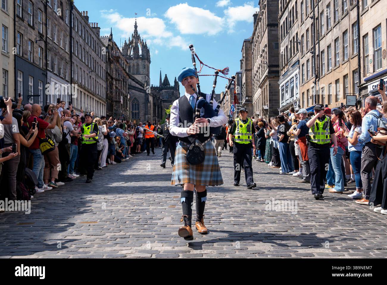 Over 1,600 participants take part in the first ever Edinburgh Tartan ...