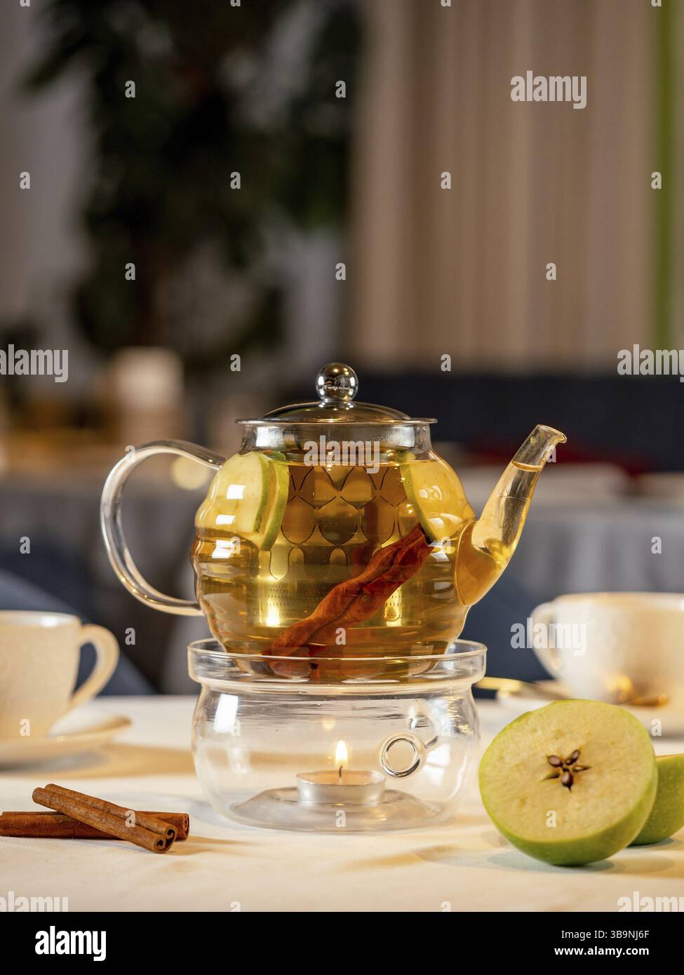 Candle on table in restaurant hi-res stock photography and images - Alamy