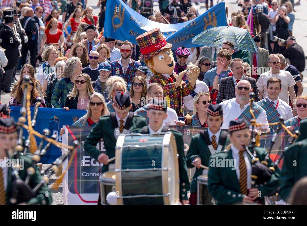 Over 1,600 participants take part in the first ever Edinburgh Tartan ...