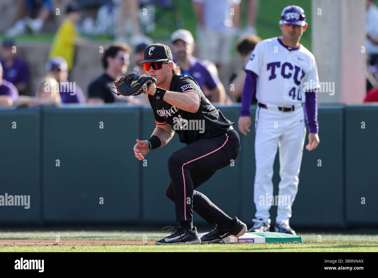 May 9, 2025: University of Cincinnati's first baseman Quinton Coats (25 ...