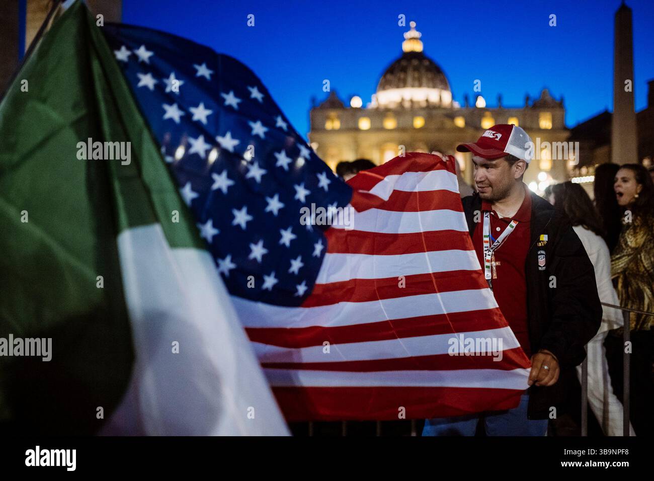 Vatican, Vatican, Vatican. 8th May, 2025. Believers with the American ...