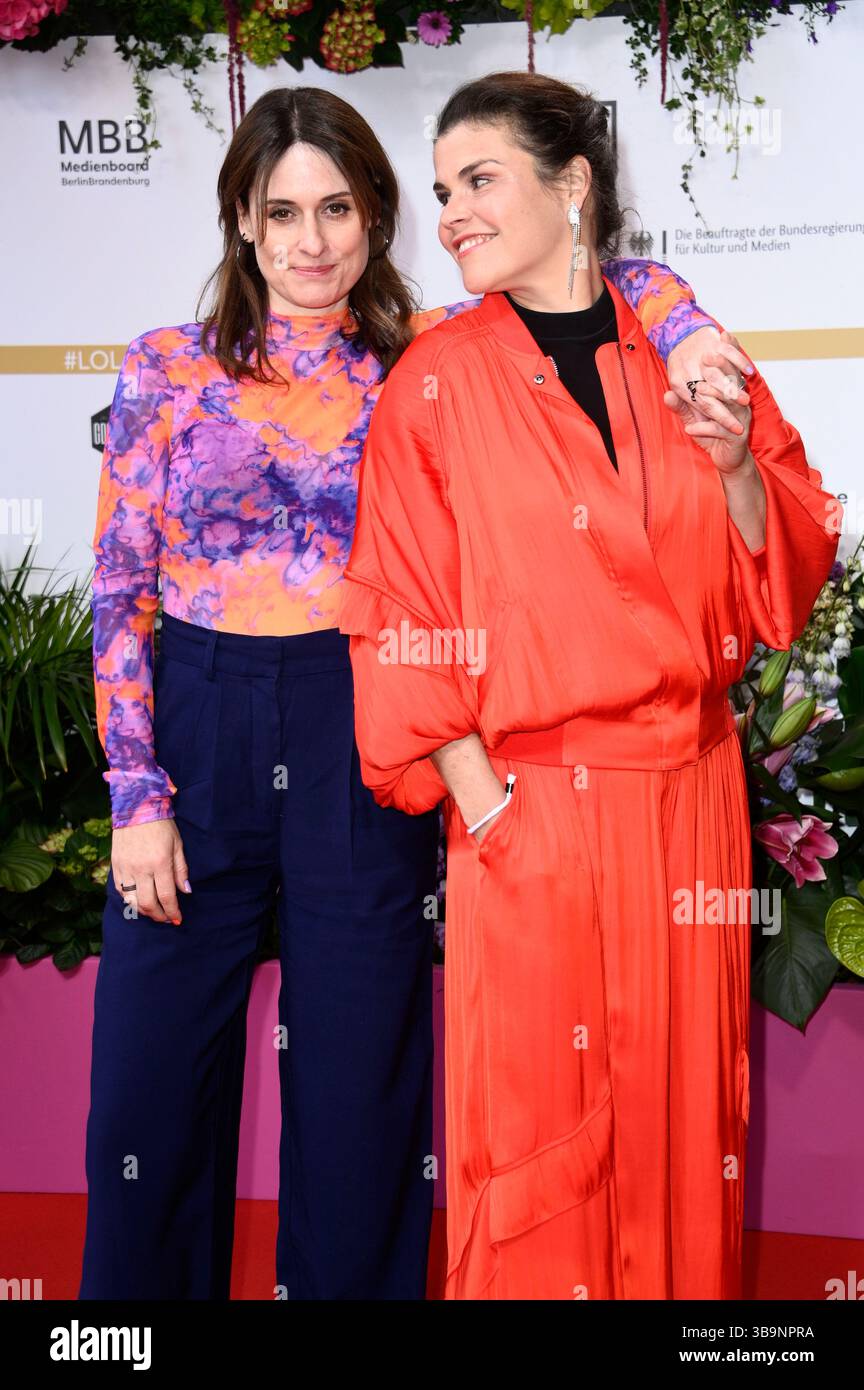 Julia Becker und Katharina Wackernagel bei der 75. Verleihung des ...