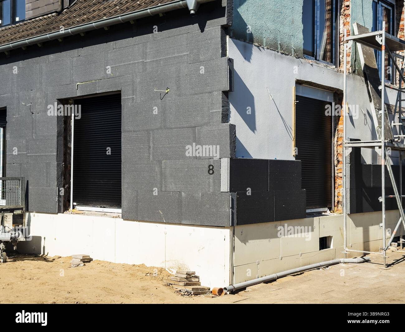 Renovation of a detached house with insulation of the facade with ...