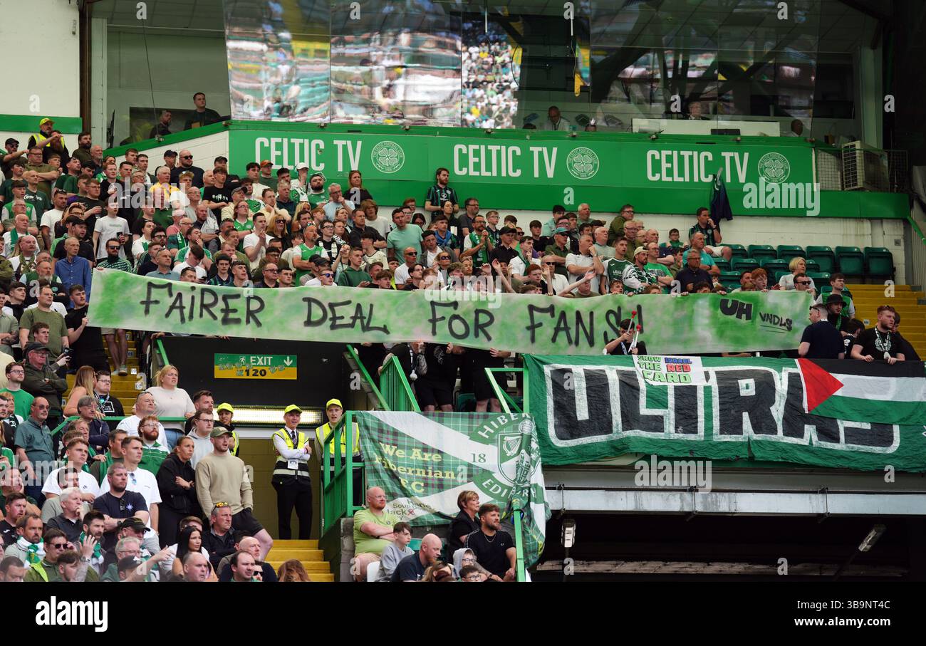 Hibernian fans display a banner during the William Hill Premiership ...