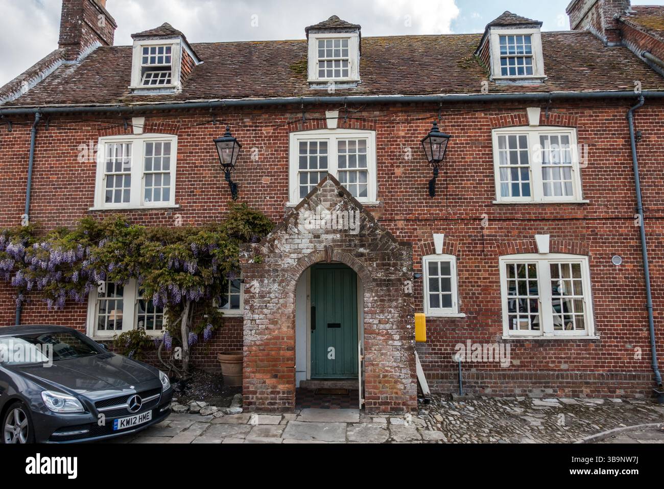 Old granary inn hi-res stock photography and images - Alamy