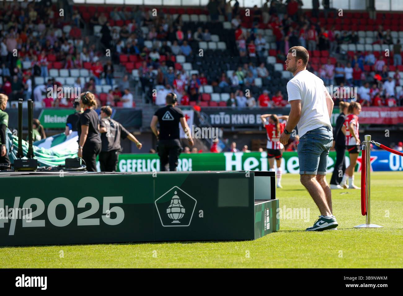 ROTTERDAM, NETHERLANDS - MAY 10: The crew building up the podium and ...