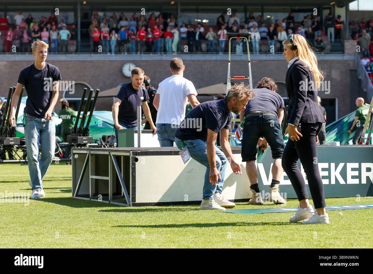 ROTTERDAM, NETHERLANDS - MAY 10: The crew building up the podium and ...