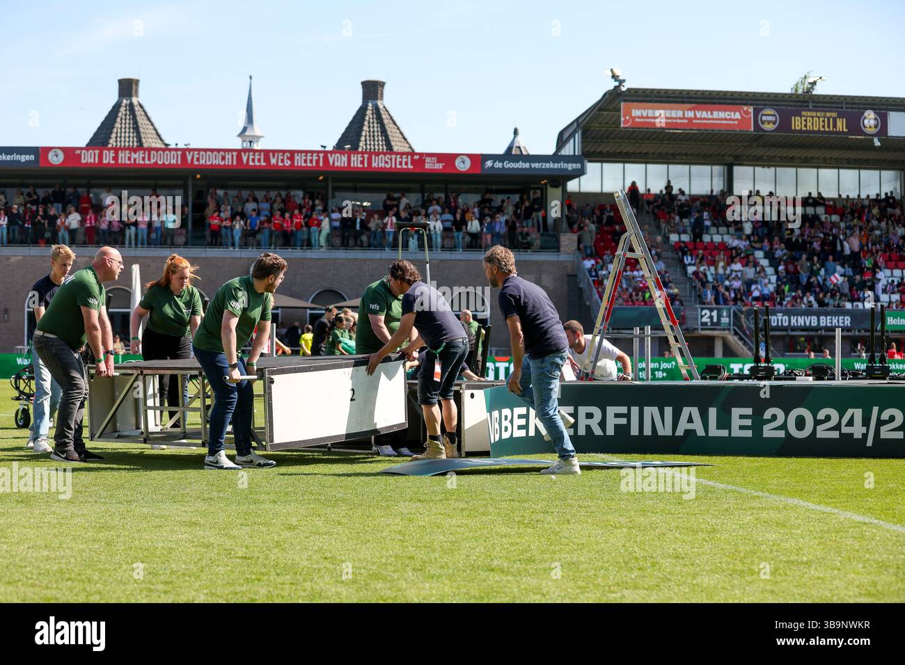 ROTTERDAM, NETHERLANDS - MAY 10: The crew building up the podium and ...