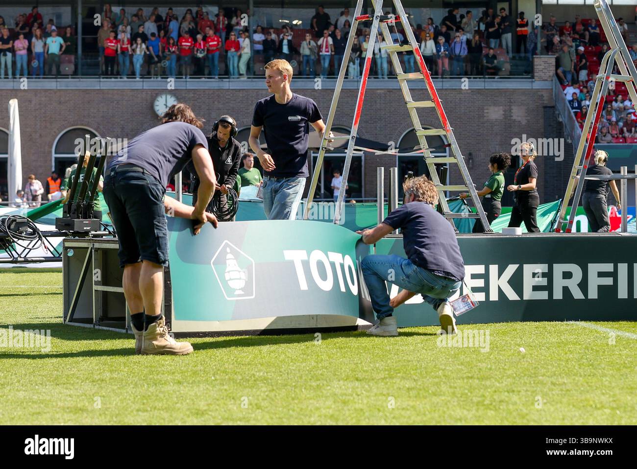 ROTTERDAM, NETHERLANDS - MAY 10: The crew building up the podium and ...