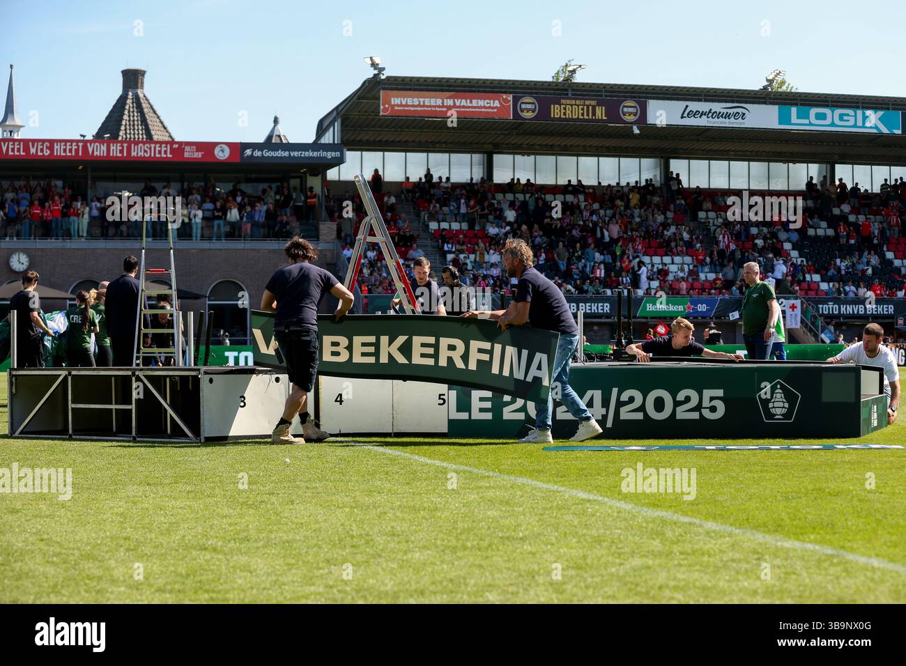 ROTTERDAM, NETHERLANDS - MAY 10: The crew building up the podium and ...