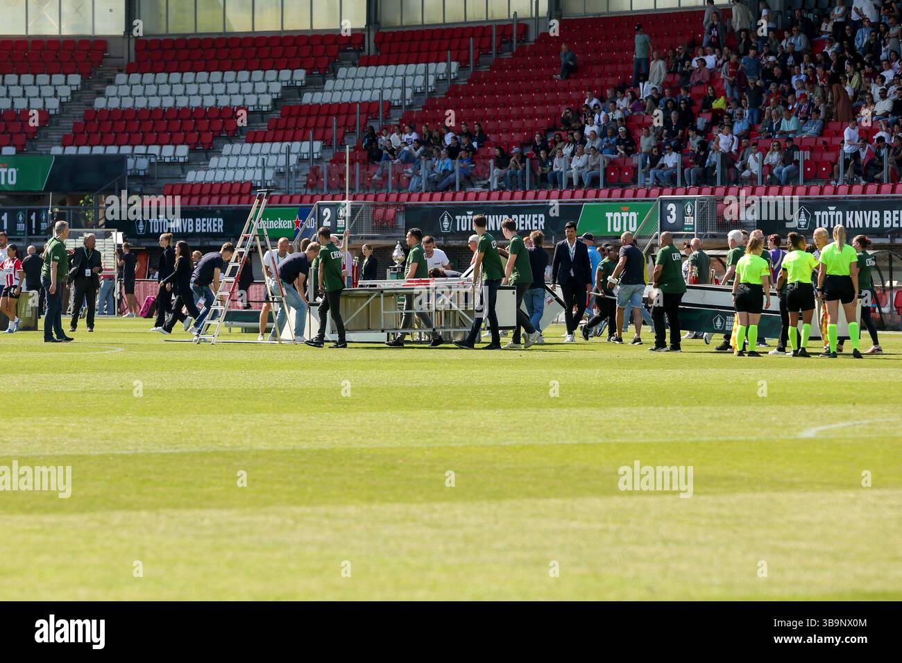 ROTTERDAM, NETHERLANDS - MAY 10: The crew building up the podium and ...