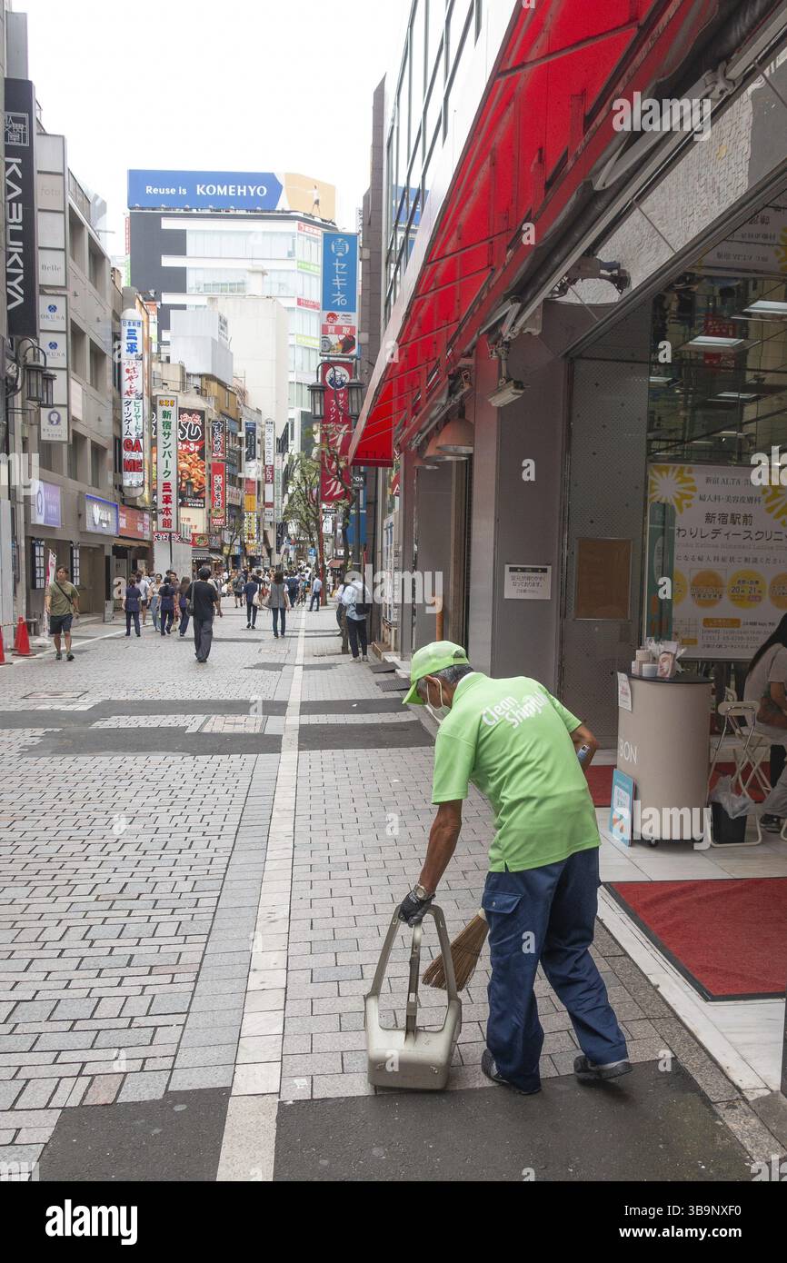 Street cleaner in the pedestrian zone of Shinjuku, Tokyo, Japan, Asia ...