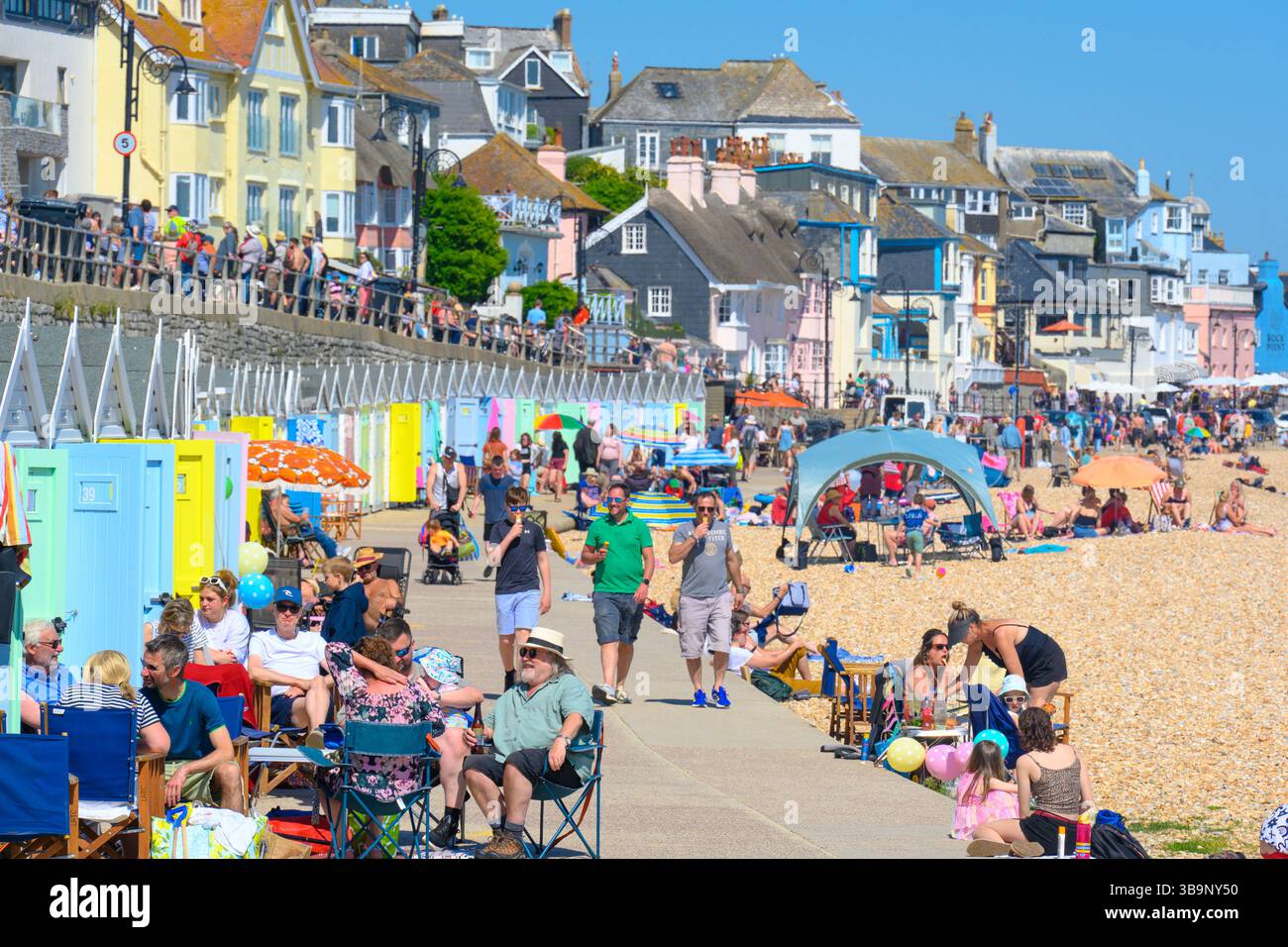 Lyme Regis, Dorset, UK.10th May, 2025. UK Weather. Visitors and locals ...