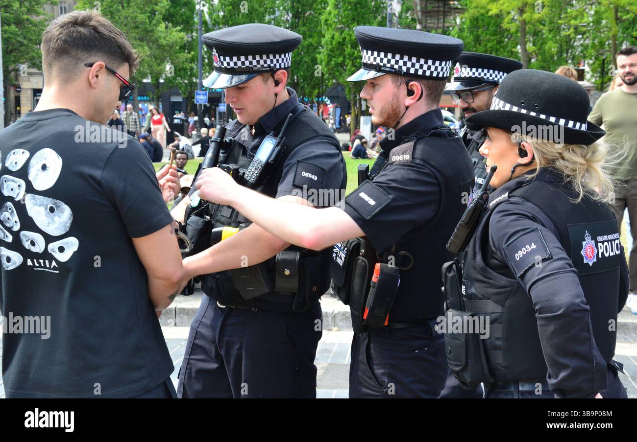 Manchester, UK, 10th May, 2025. Daily life in Piccadilly Gardens ...