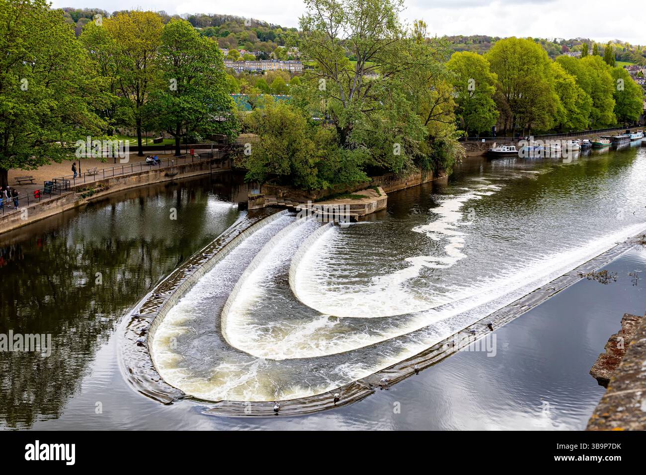 Bath, England. The River Avon in the historic city center, Bath ...