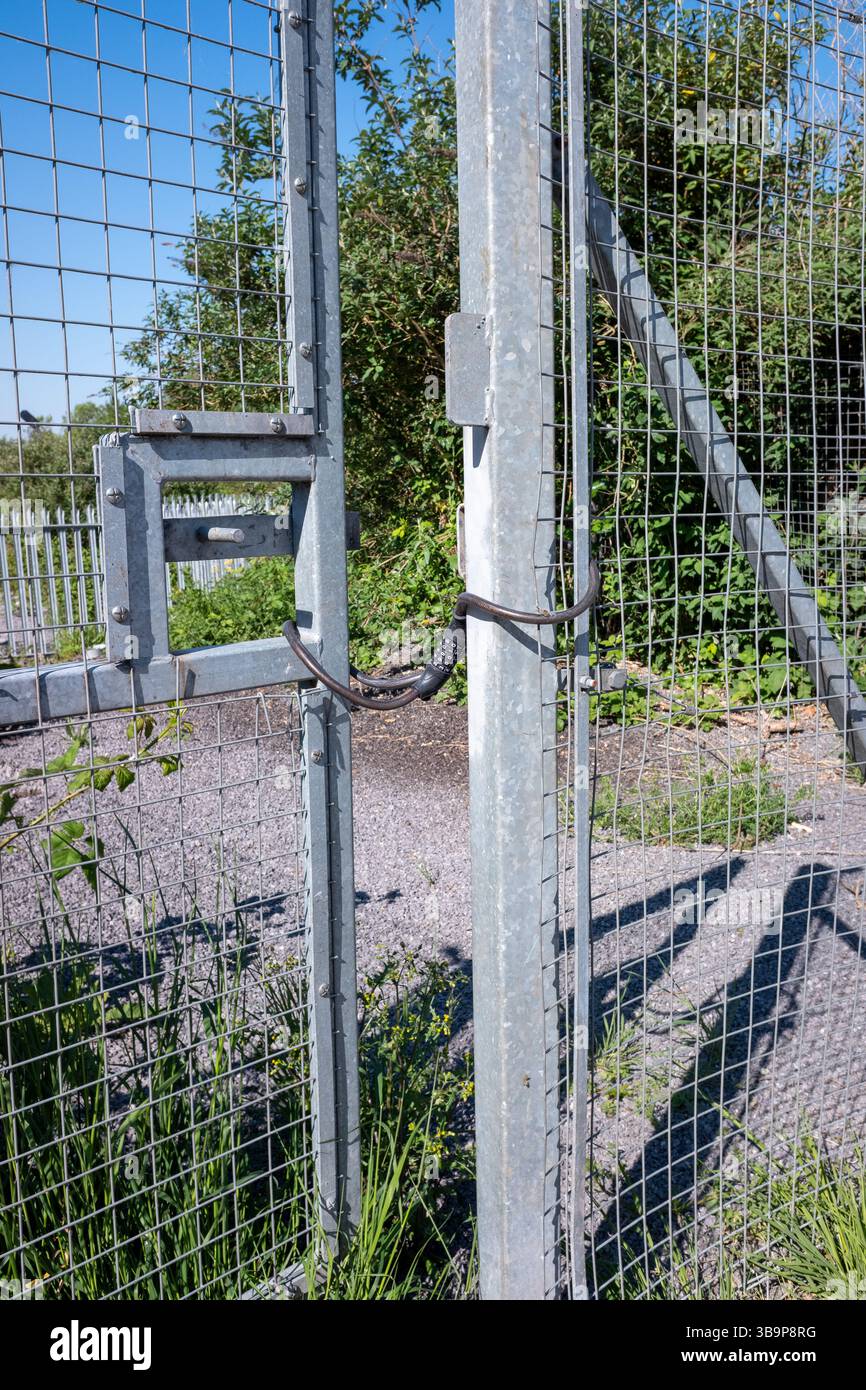 May 2025 - Network rail safety fencing & gates adjacent to their ...
