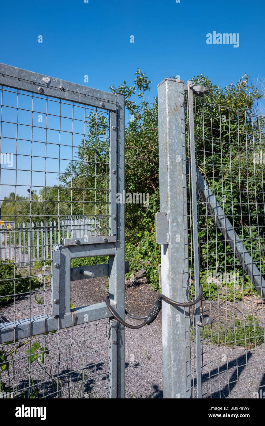May 2025 - Network rail safety fencing & gates adjacent to their ...