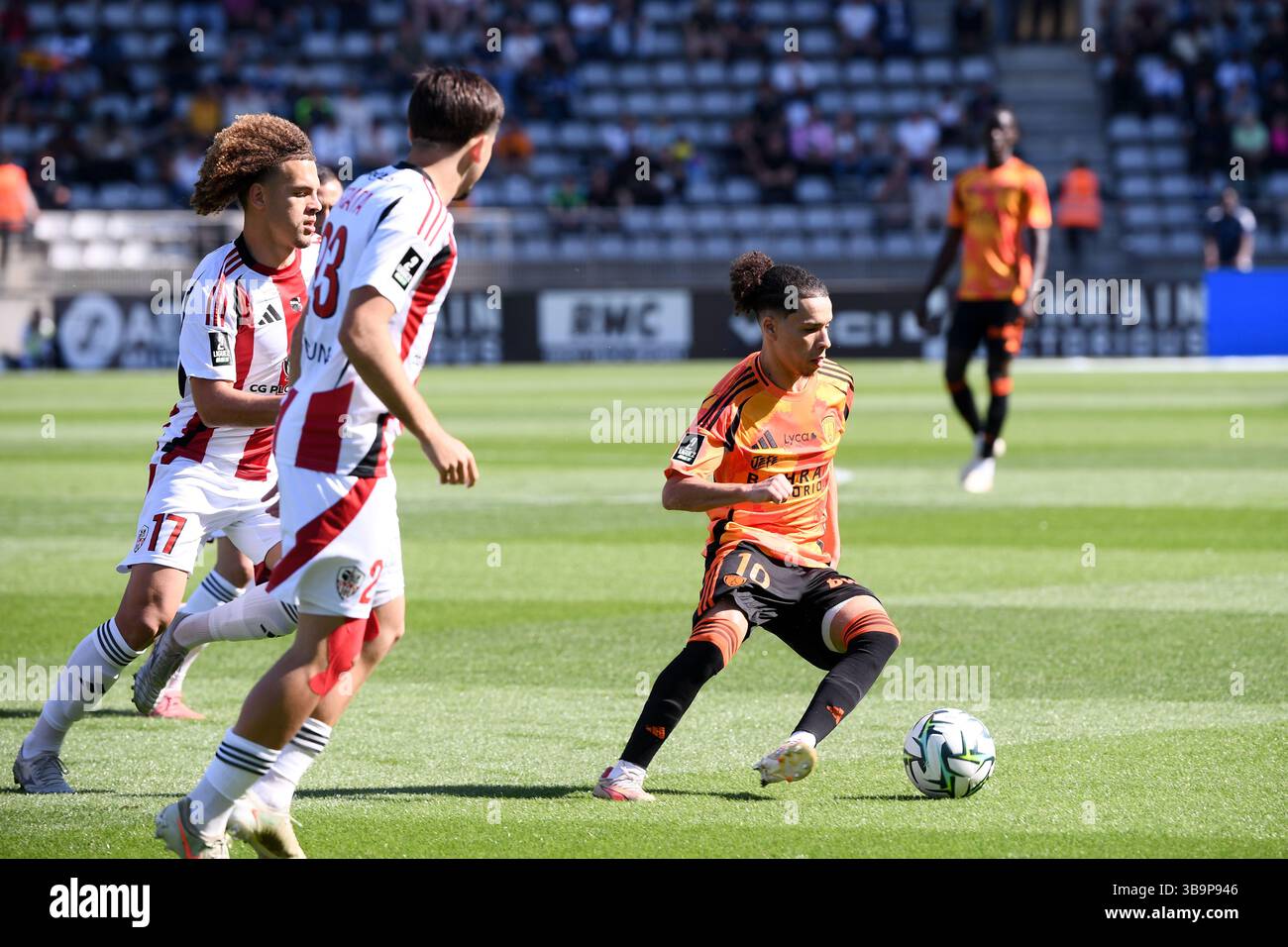 17 EVERSON JUNIOR Pereira da Silva (aca) - 10 Ilan KEBBAL (pfc) during the Ligue 2 BKT match ...