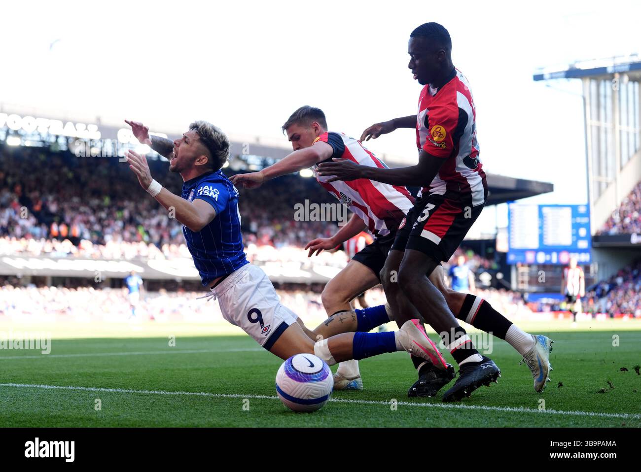 Ipswich Town's Julio Enciso (left) is fouled by Brentford's Michael ...