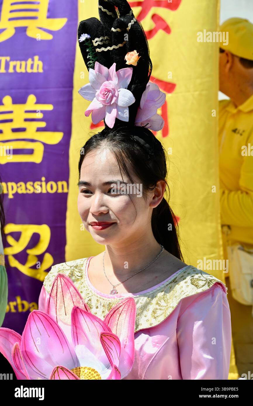 London, UK. Practitioners of Falun Gong, also known as Falun Dafa ...