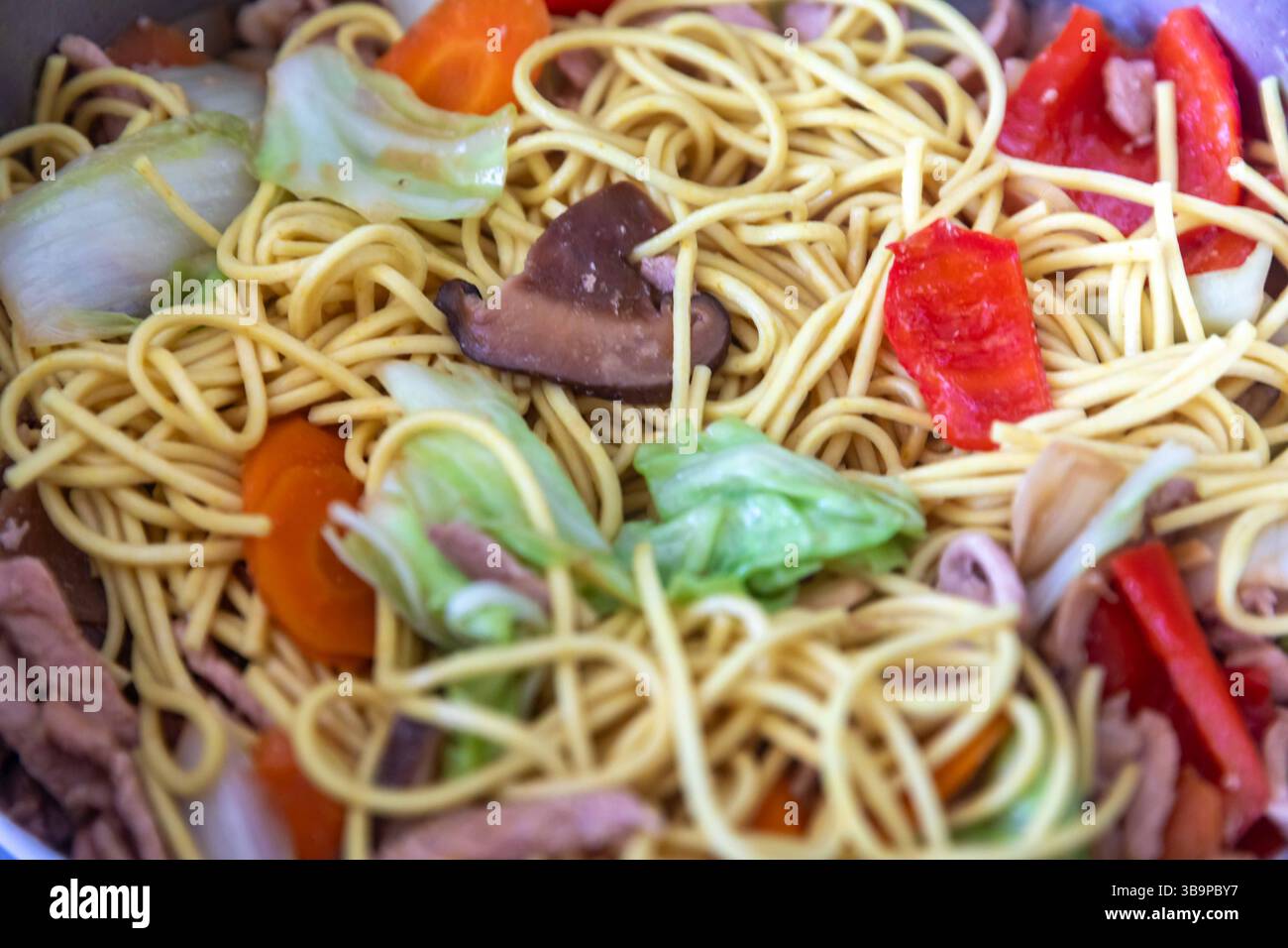 The most traditional yakisoba prepared with vegetables, noodles, pork ...