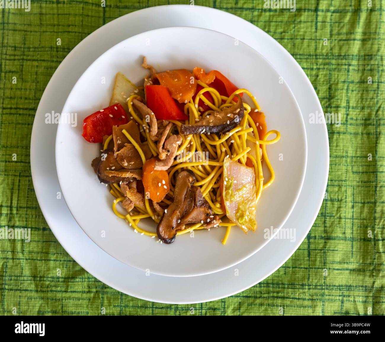 The most traditional yakisoba prepared with vegetables, noodles, pork ...