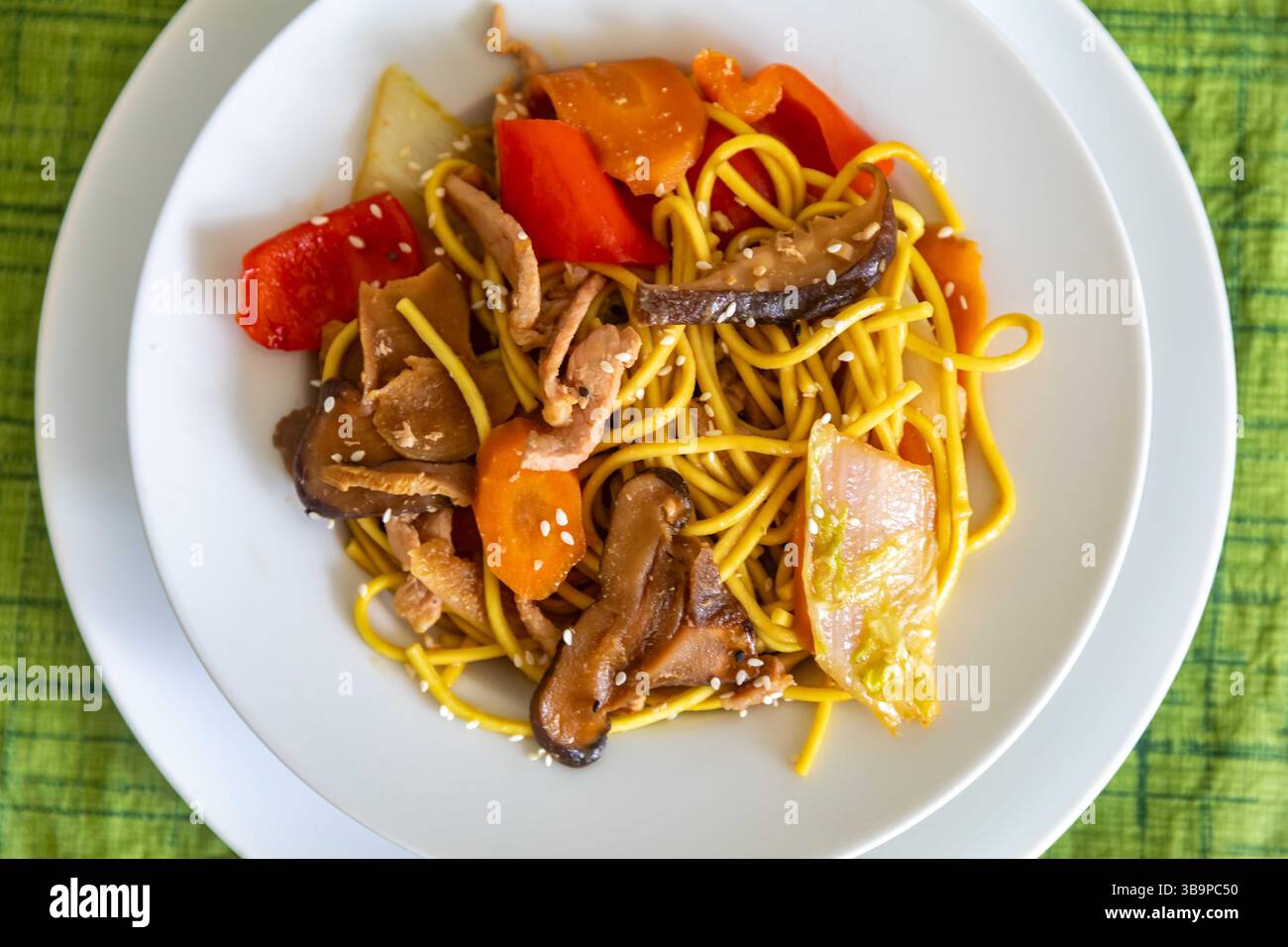 The most traditional yakisoba prepared with vegetables, noodles, pork ...