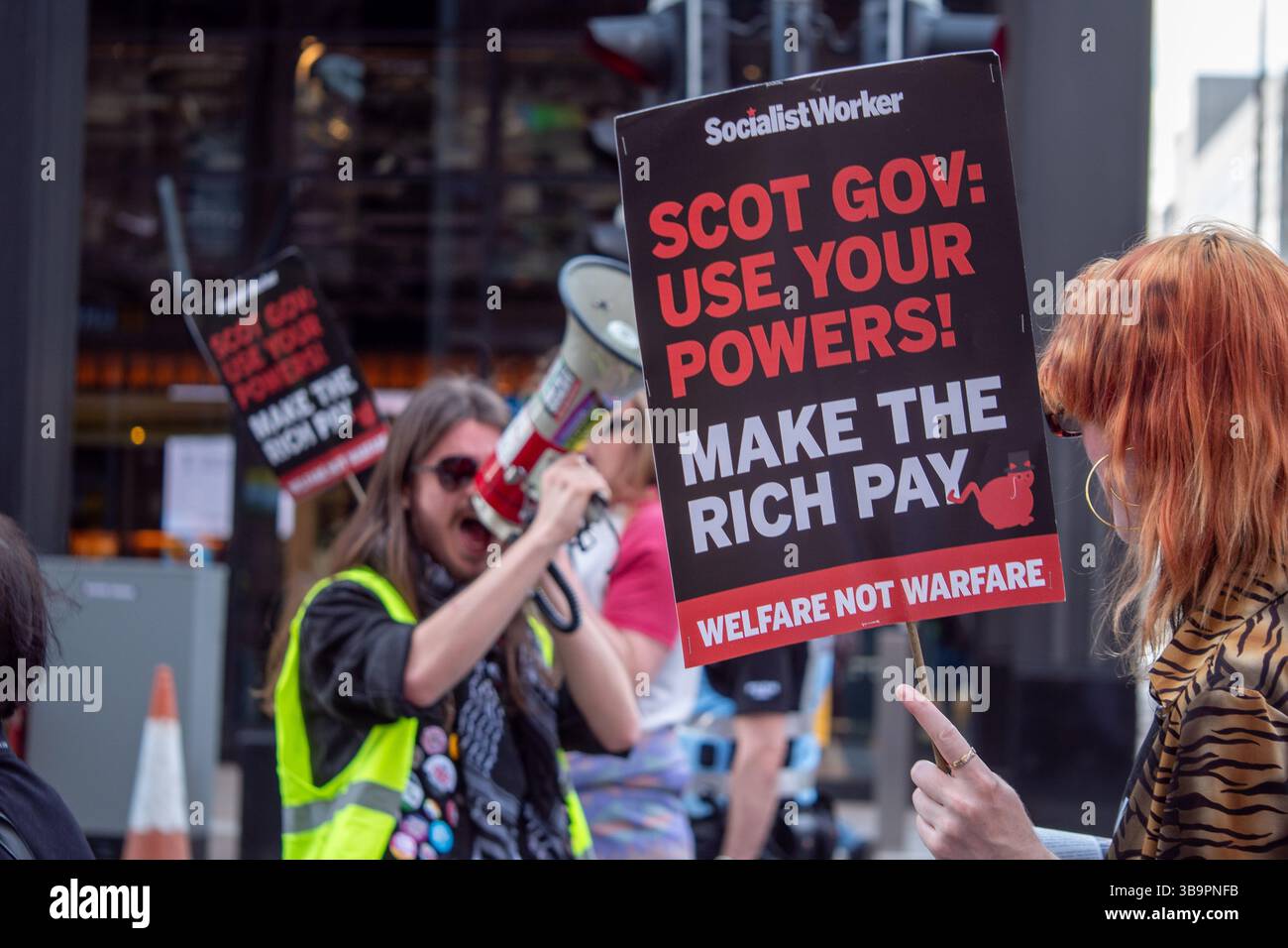 Glasgow, Scotland, UK. 10th May, 2025. Campaign groups Stop The War ...