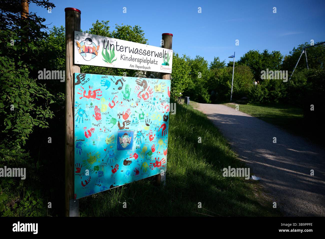 Menden, Germany. 10th May, 2025. A sign reading "Underwater World ...
