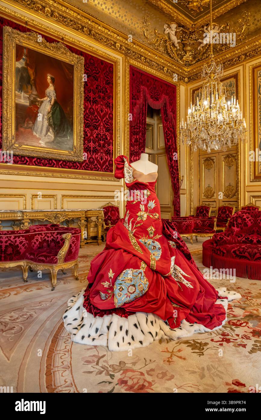 Paris, France - 05 08 2025: Le Louvre Couture. Christian Dior ...