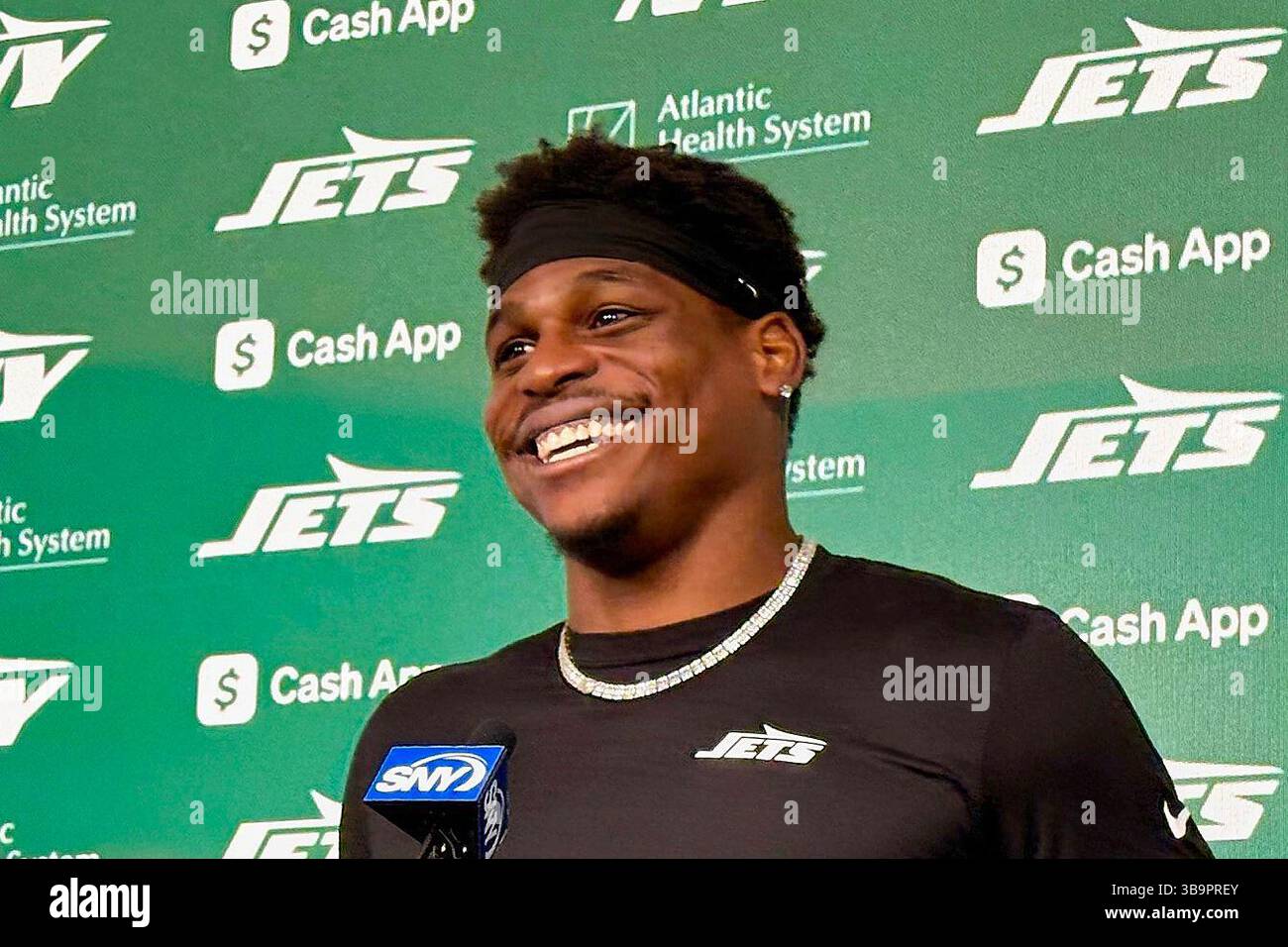 Linebacker Giovanni Williams speaks during a news conference at the New ...