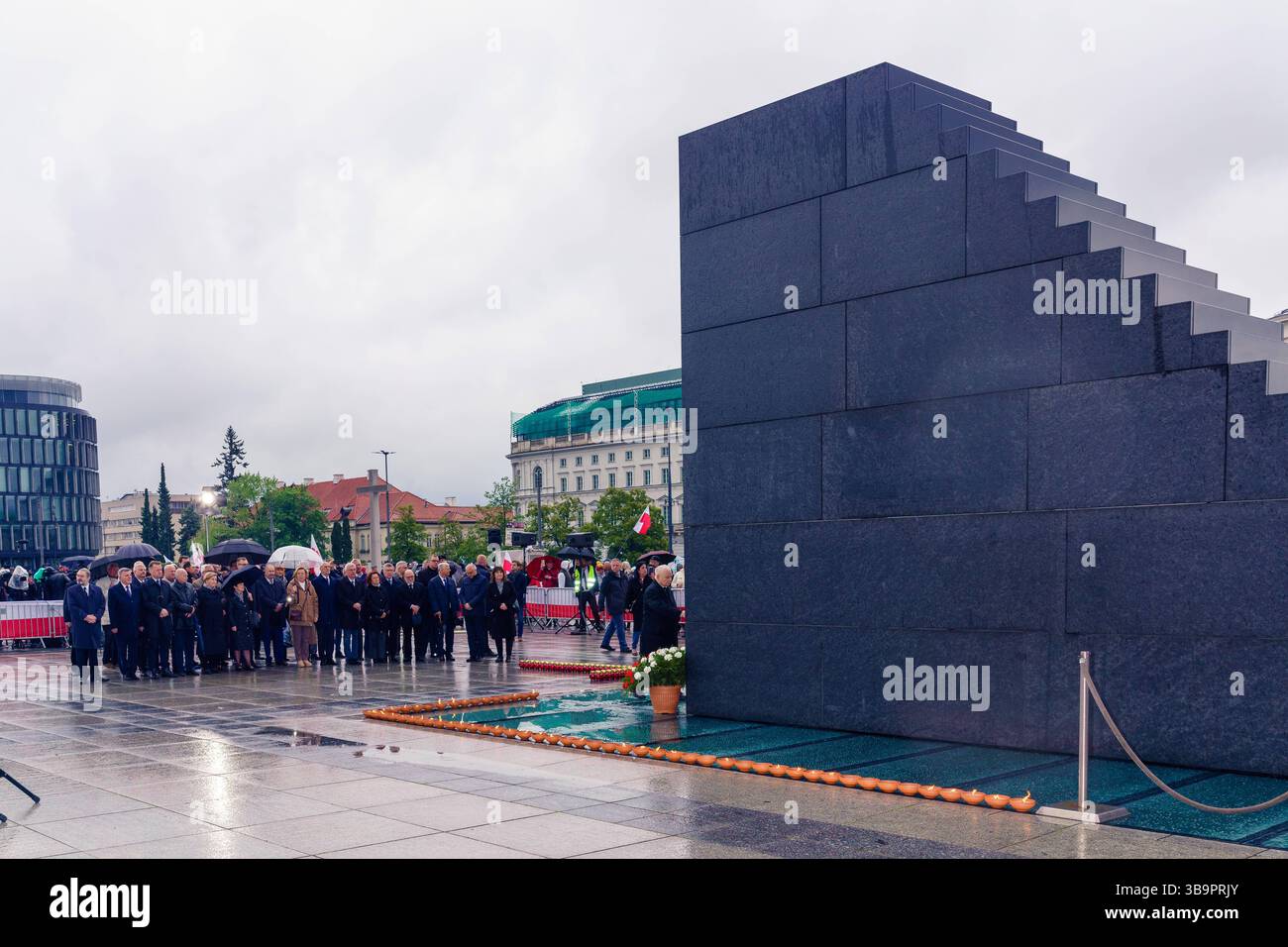 Smolensk monthly disaster celebration Jaroslaw Kaczynski lays a wreath ...