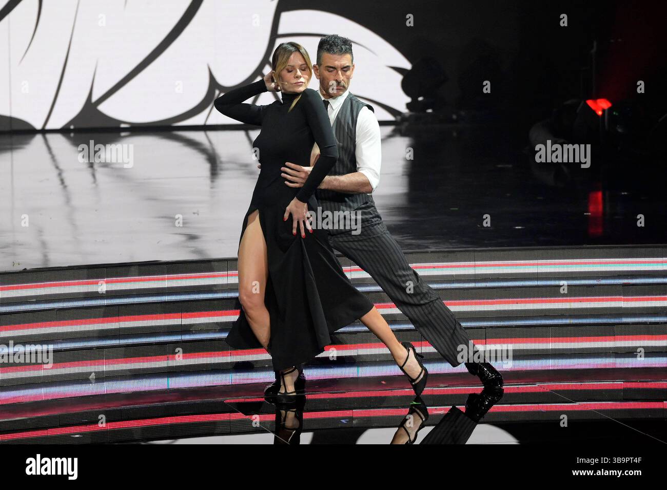 Hoara Borselli und Simone Di Pasquale in der 1. Episode der Rai ...