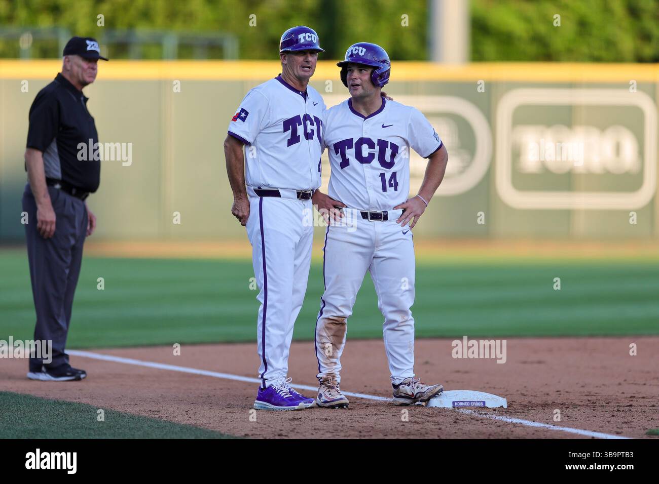 May 9, 2025: Texas Christian University's Karson Bowen (14) talks with ...