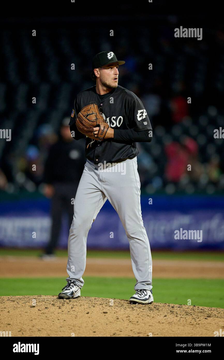 El Paso Chihuahuas pitcher Reiss Knehr (17) during an MiLB Pacific ...