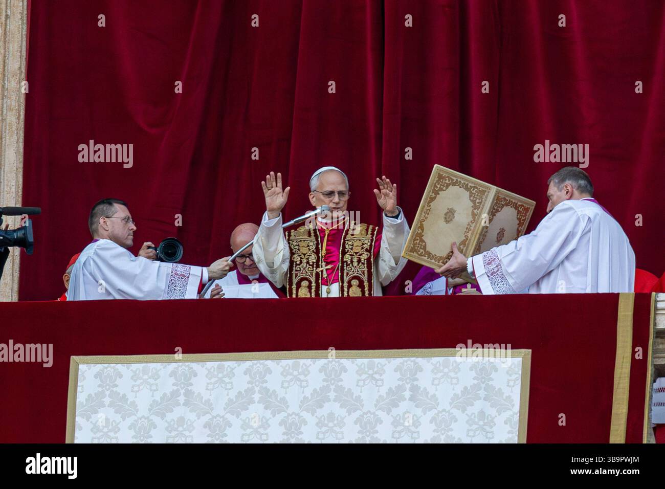 News - Il Conclave Leonem XIV new Pope during the end of the Conclave ...