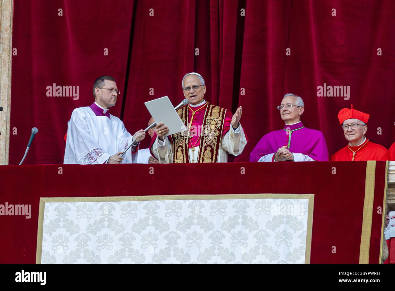 San Pietro, Italy. 08th May, 2025. Leonem XIV new Pope during the end ...