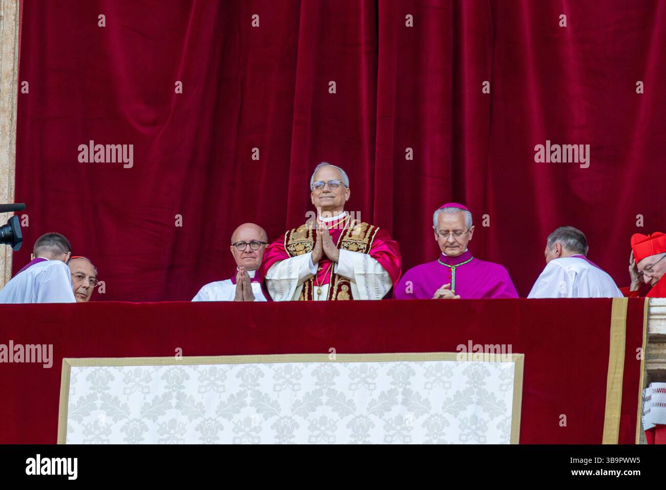 San Pietro, Italy. 08th May, 2025. Leonem XIV new Pope during the end ...