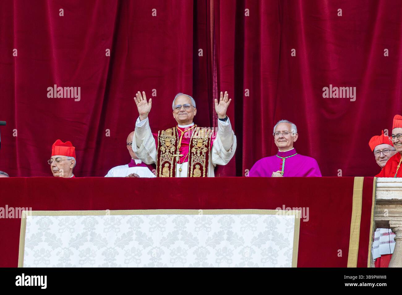 San Pietro, Italy. 08th May, 2025. Leonem XIV new Pope during the end ...